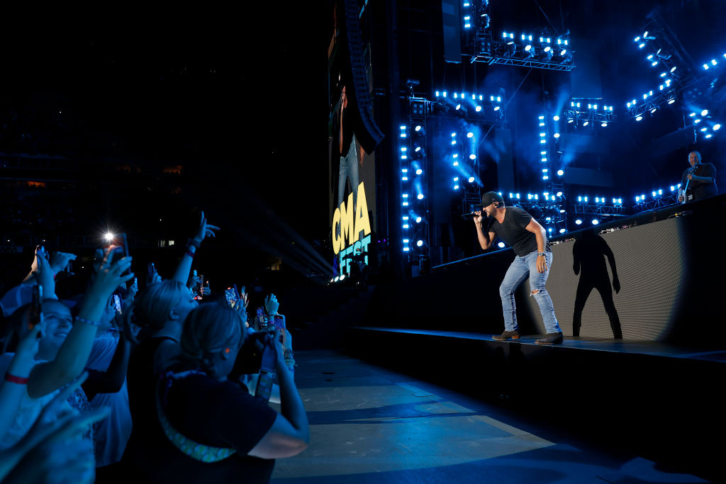 CMA Awards 2022 Live Broadcast, Performances, Hosts, and More: What To ...