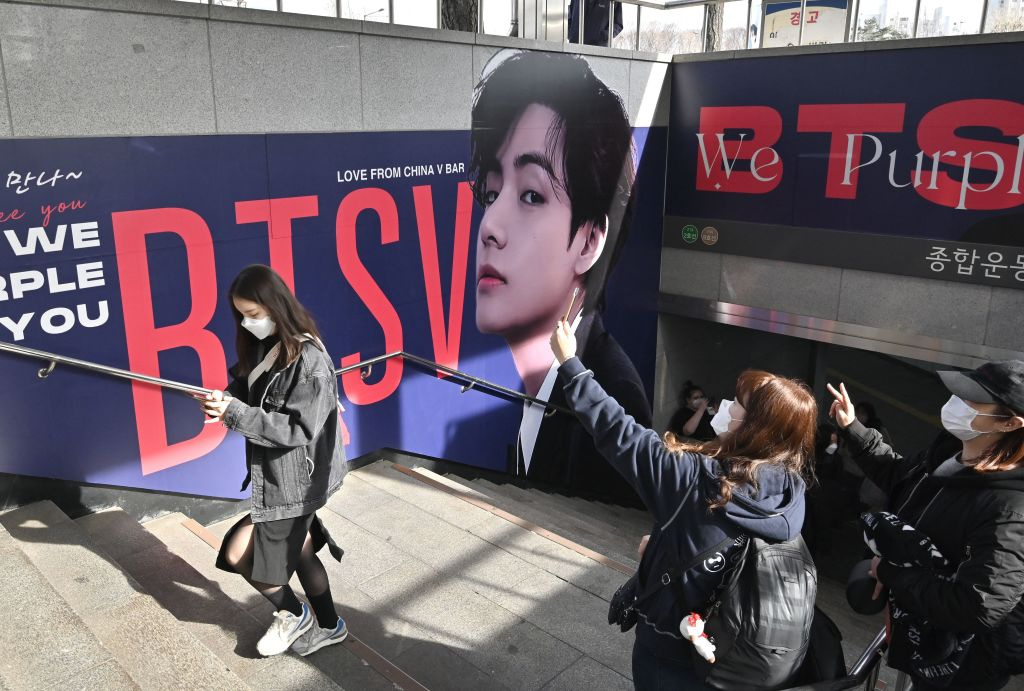 BTS V Unveils New Album 'Layover' Tracklist, Release Date, MORE [Details]