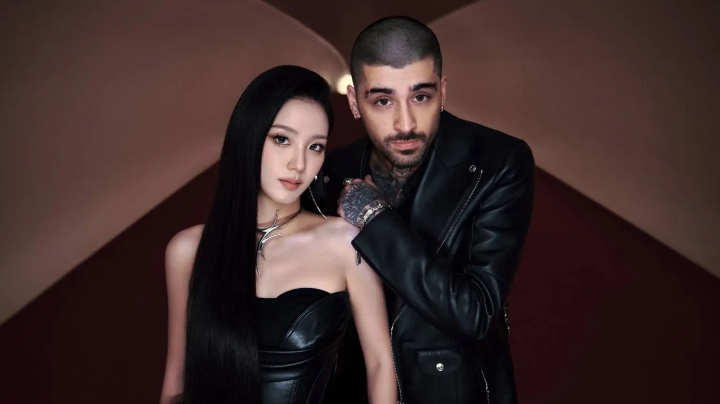 Eyes Closed by Jisoo and Zayn debuts at #1 on Worldwide iTunes Song Chart.